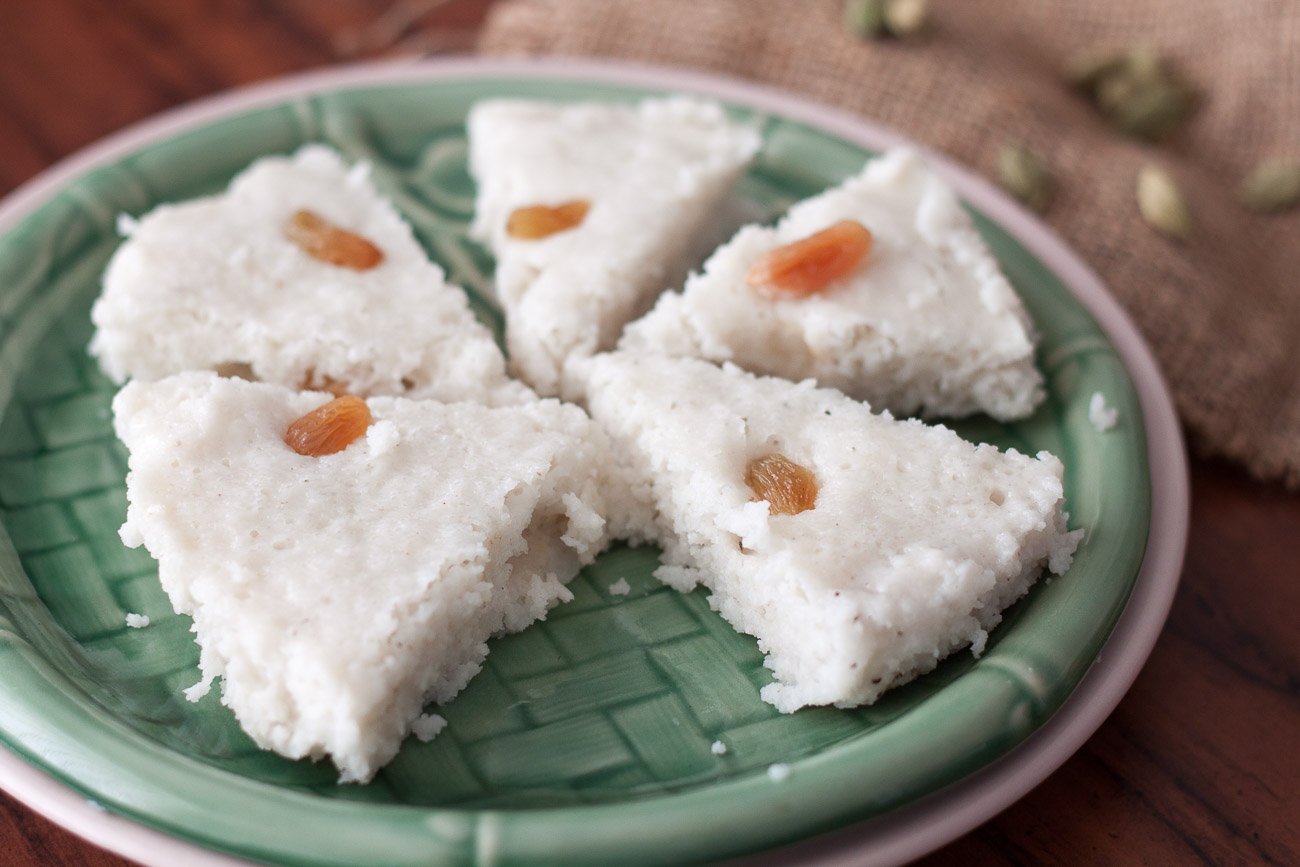 Kerala Style Vattayapam Recipe (Steamed Coconut Rice Cake... | Archana ...