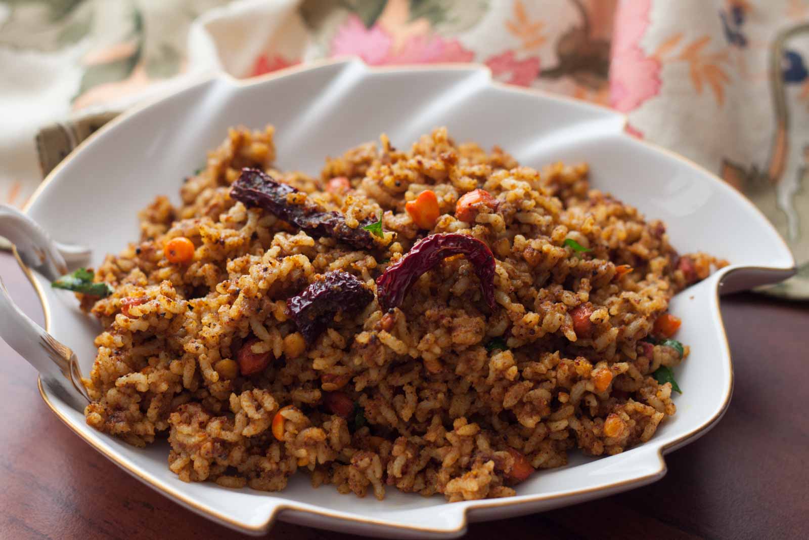Puliyodharai / Puliyogare Recipe (Spicy Tamarind Rice) wi... | Archana ...