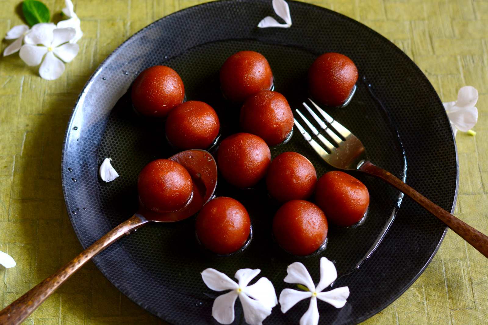 Shakarkandi Ke Gulab Jamun Recipe (Sweet Potato Gulab Jamun) | Archana ...