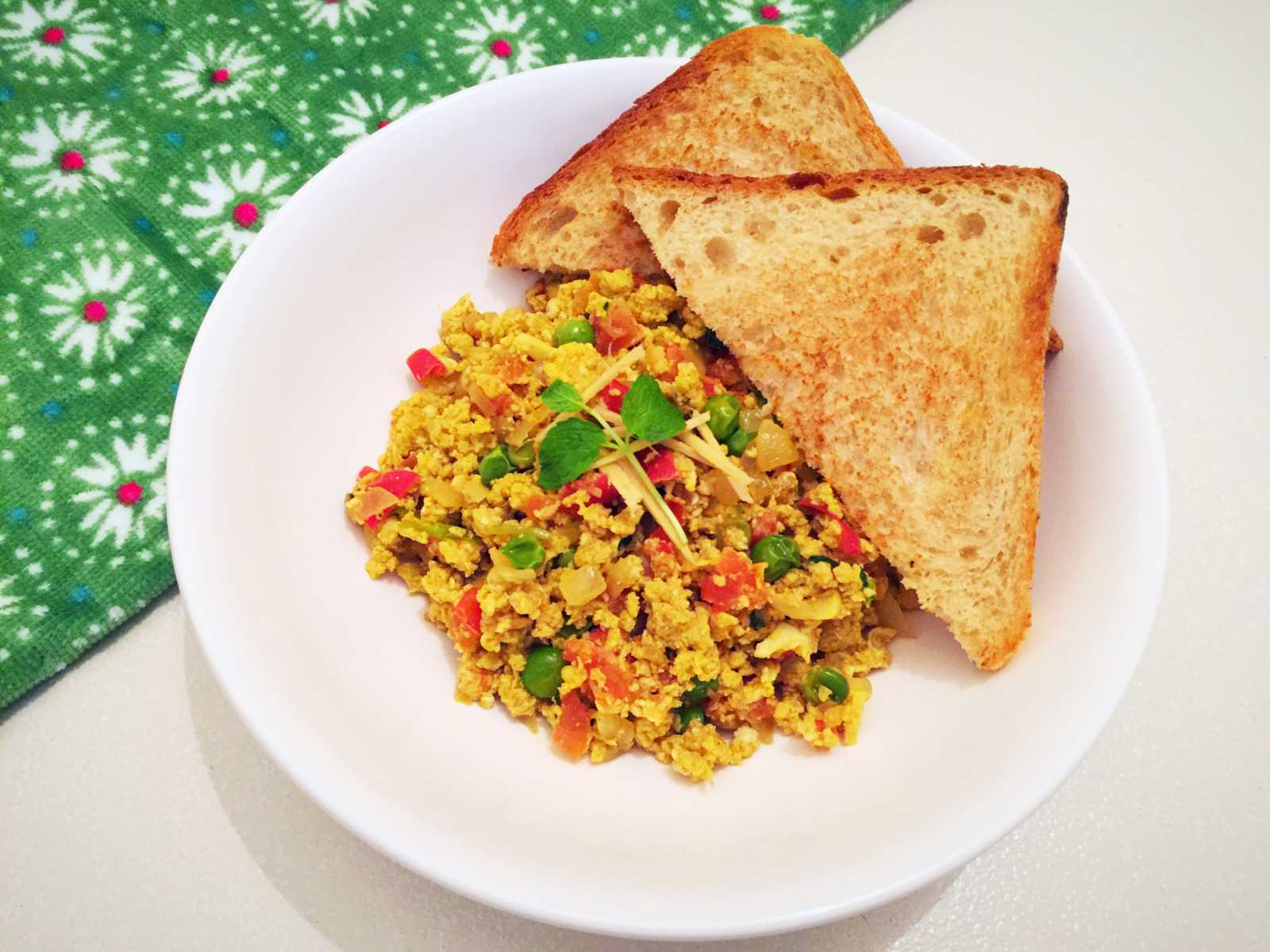 Akoori with Green Peas Recipe (Parsi Style Scrambled Eggs... | Archana ...